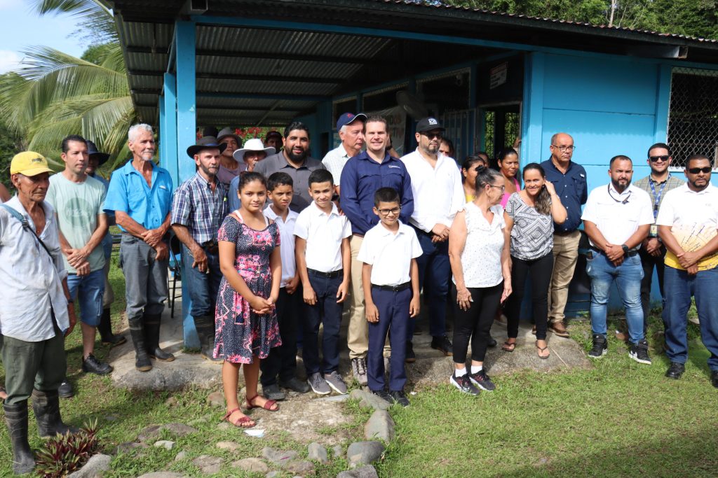 La electricidad llegó para 20 familias del asentamiento La Asunción en ...